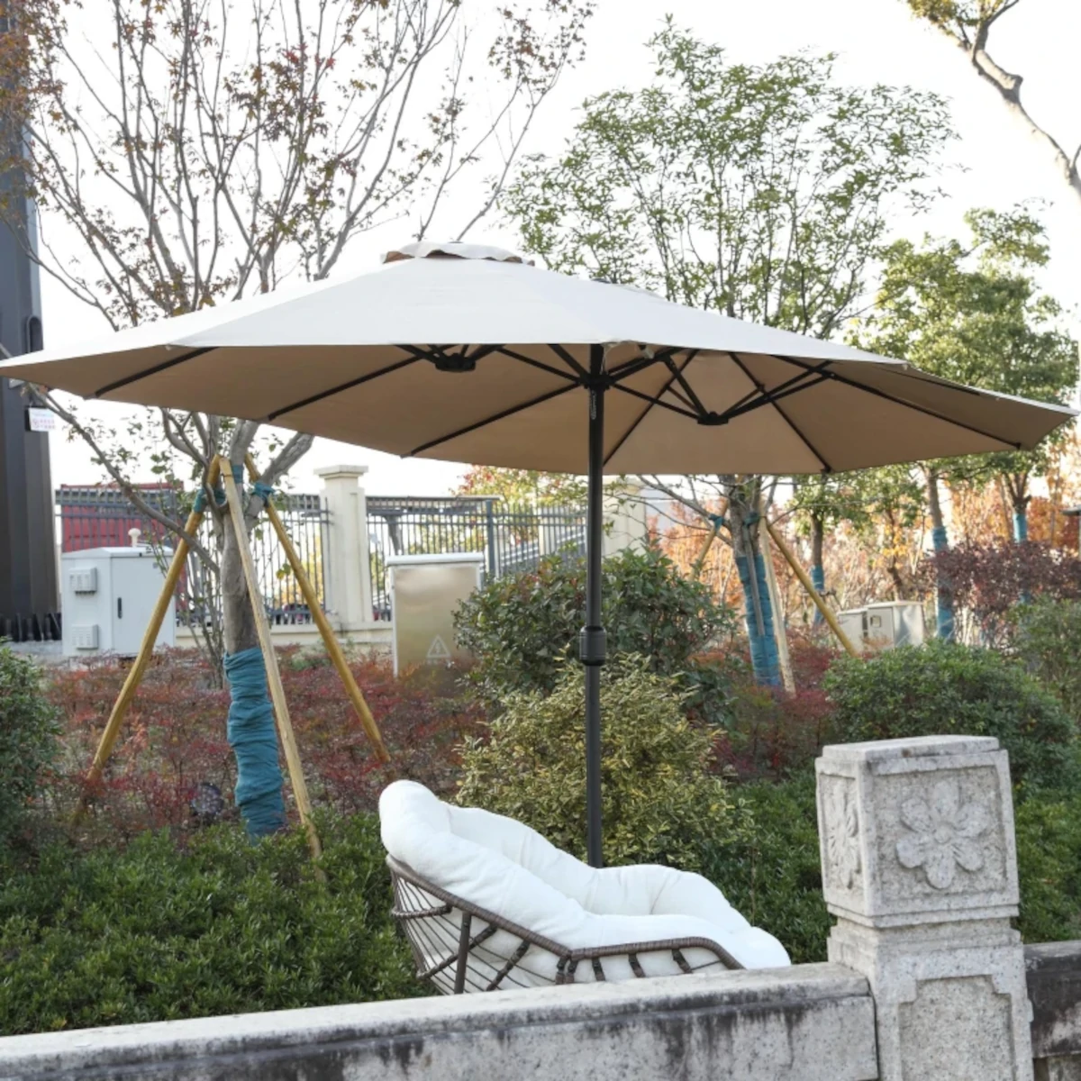 Comment choisir un parasol de terrasse : le guide d'achat complet ...